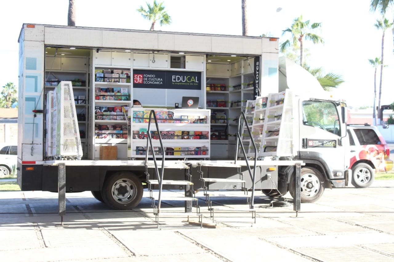 Recibimos el Librobus con la intención de promover la literatura ...