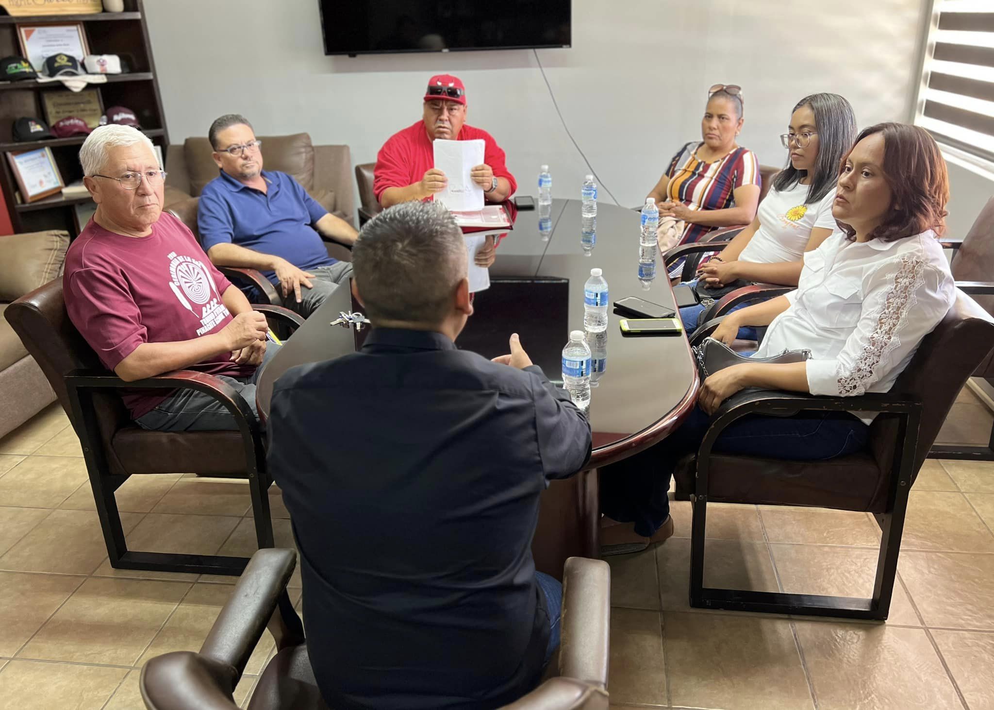 Reunión de planificación de proyectos que vendrán a traer grandes ...